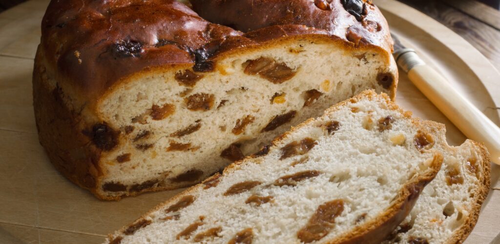 Barm Brack - Cake irlandais d'Halloween • Guide-Irlande.com