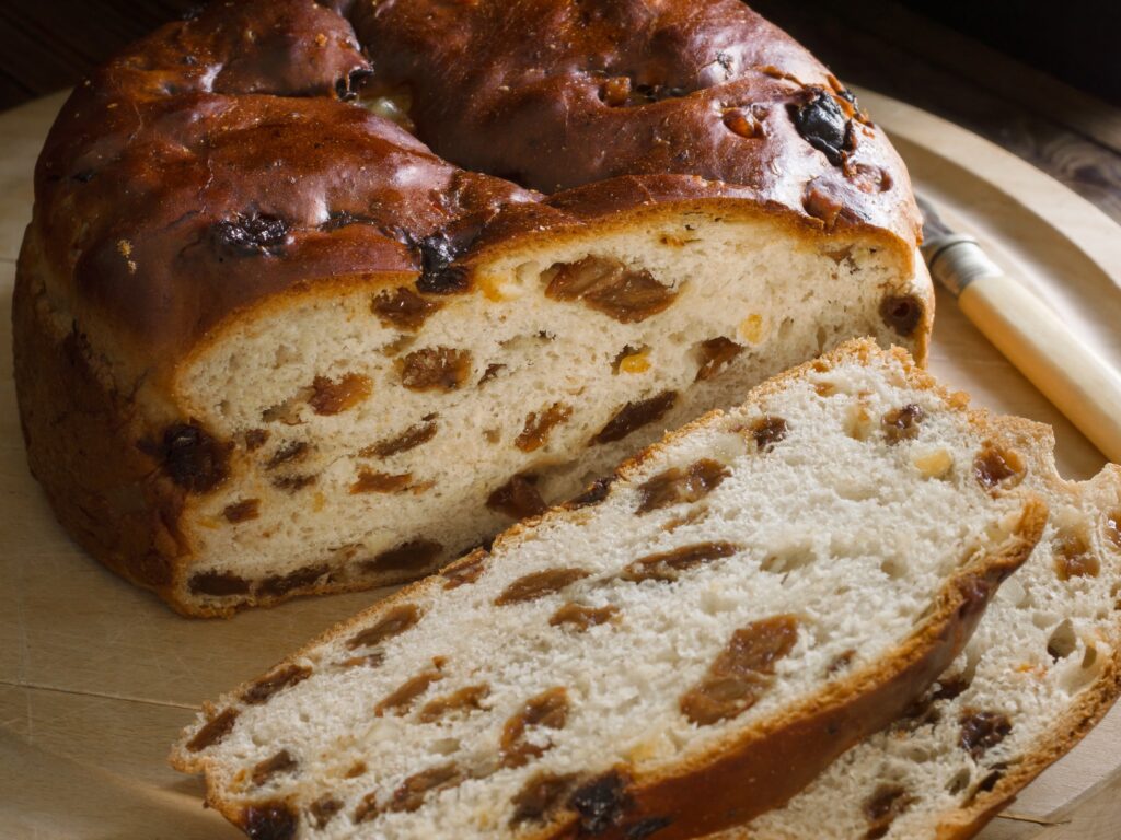 Barm Brack - Cake irlandais d'Halloween • Guide-Irlande.com