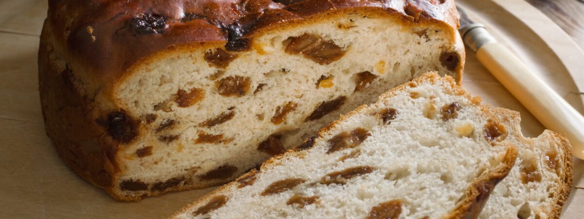 Barm Brack - Cake irlandais d'Halloween • Guide-Irlande.com