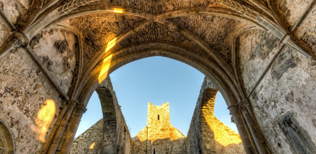 La Corcomroe Abbey - Abbaye du XIIIème siècle • Guide-Irlande.com