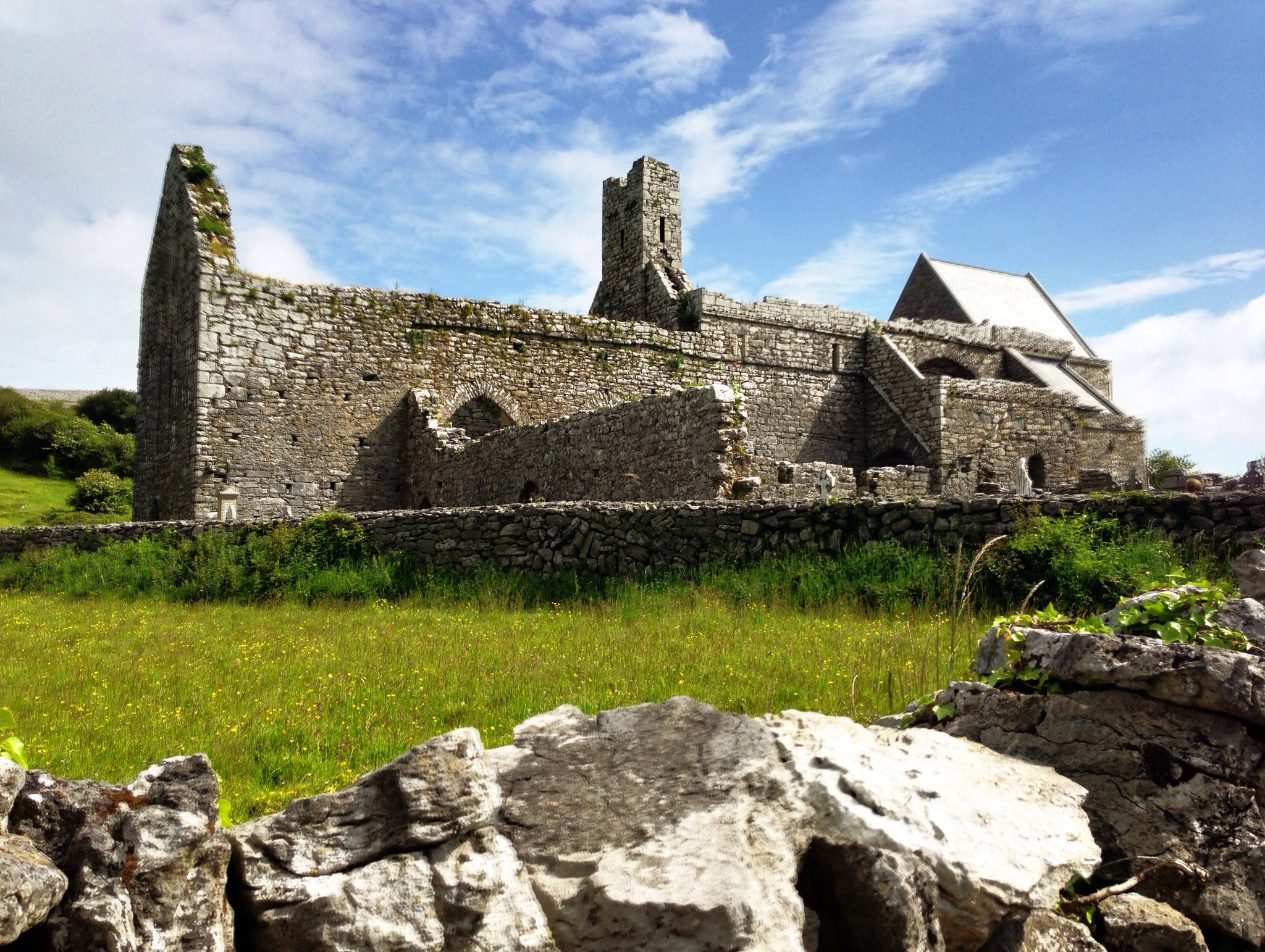Corcomroe Abbey - Abbaye du XIIIème siècle - Guide Irlande.com