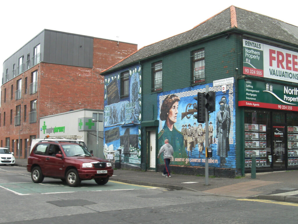 Falls road ☘️ : activités & hébergements • Guide-Irlande.com