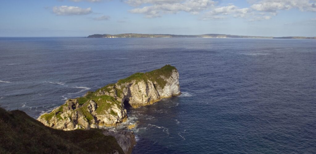 Kinbane Head - Promontoire rocheux • Guide-Irlande.com