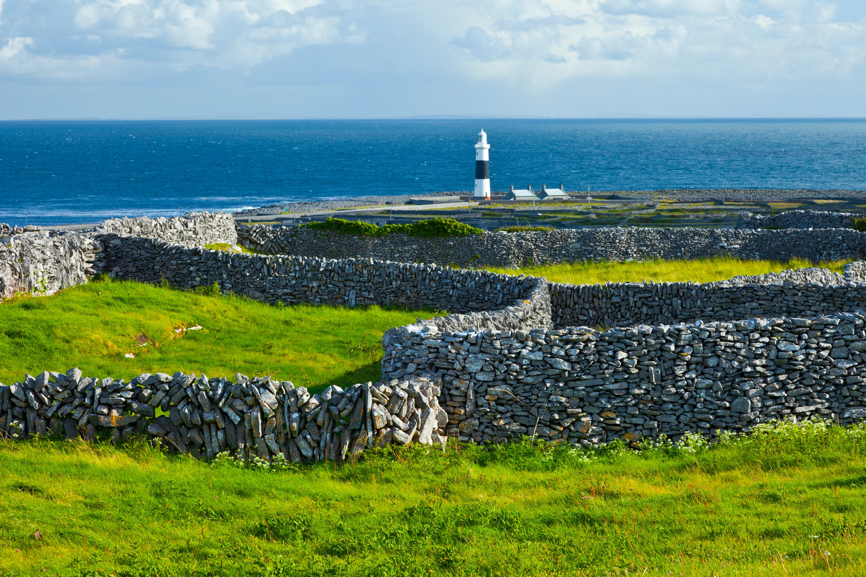 Faire du vélo sur l'île Inisheer, îles Aran. Auto-guidé. Journée ...