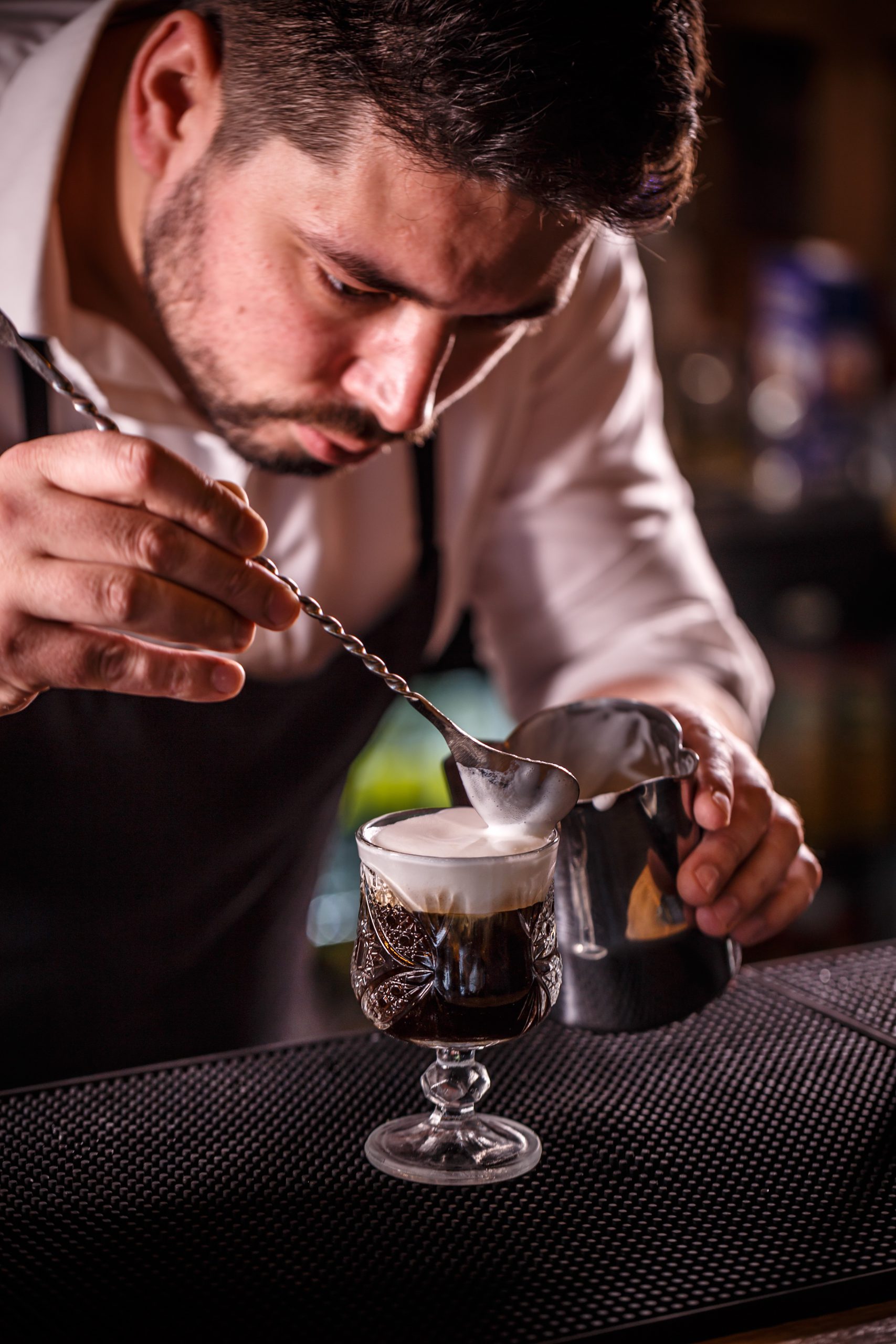 Un barman irlandais bat le record du monde du nombre d'irish coffee ...
