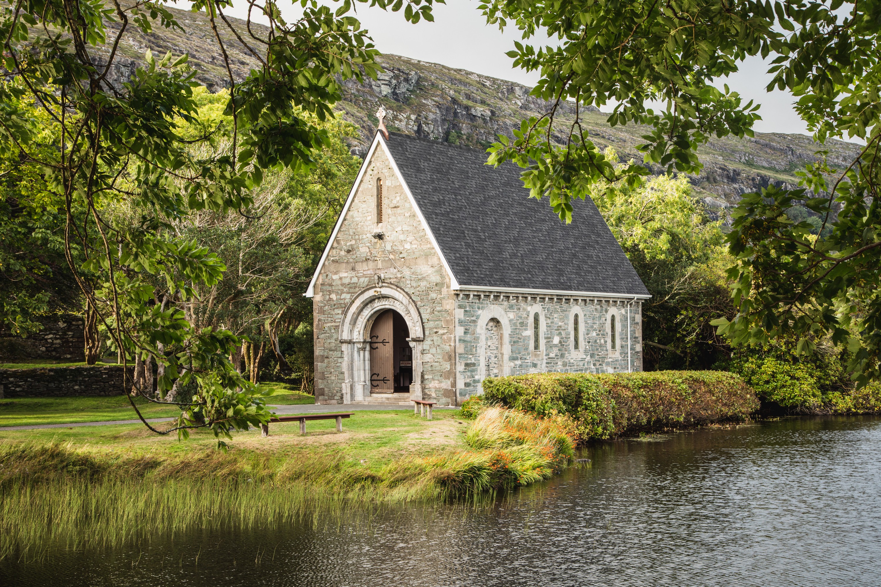 Le St Finbarr's Oratory de Gougane Barra • Guide Irlande.com