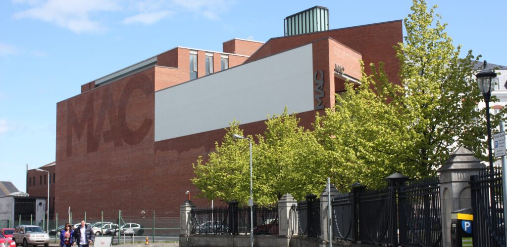 Le Metropolitan Arts Centre (MAC) de Belfast • Guide-Irlande.com