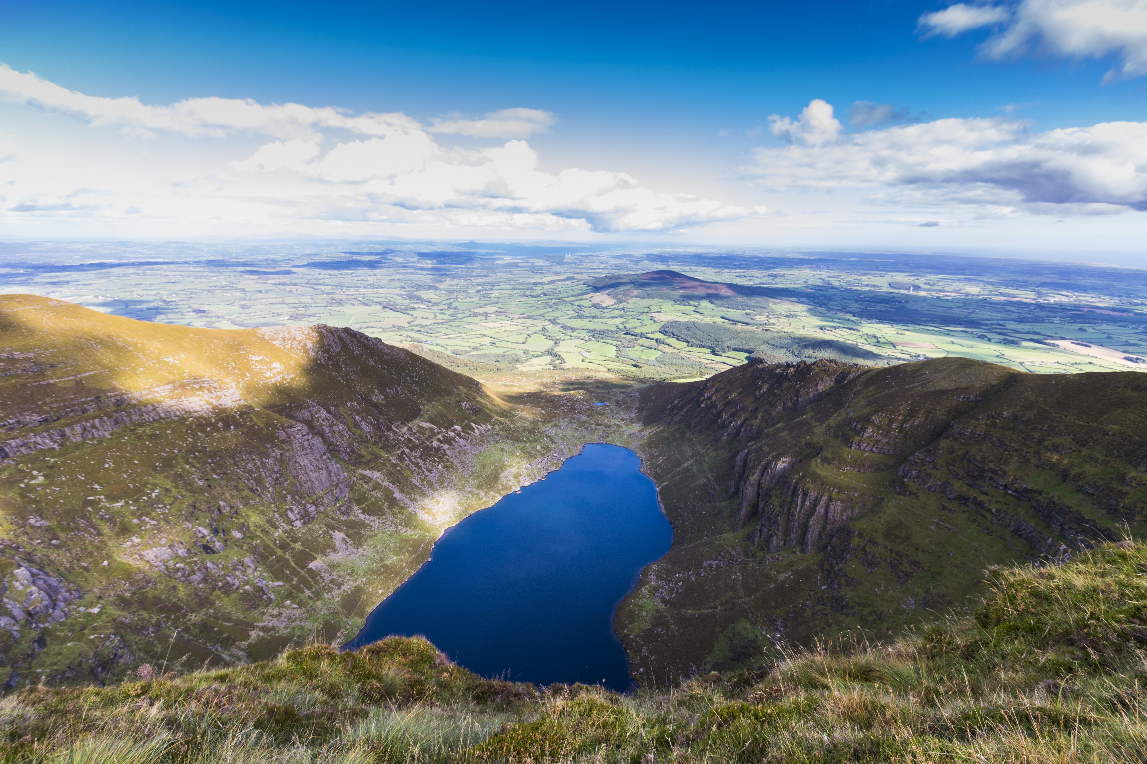 Le Coumshingaun Lough - Lac irlandais • Guide Irlande.com