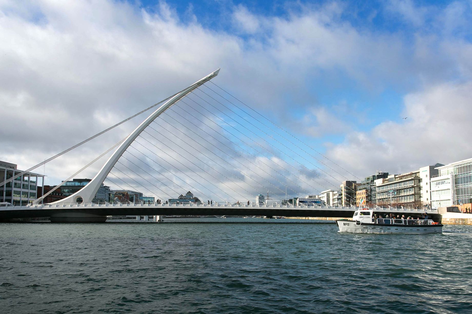 Le Liffey Ferry - Bateau-taxi à Dublin • Guide Irlande.com