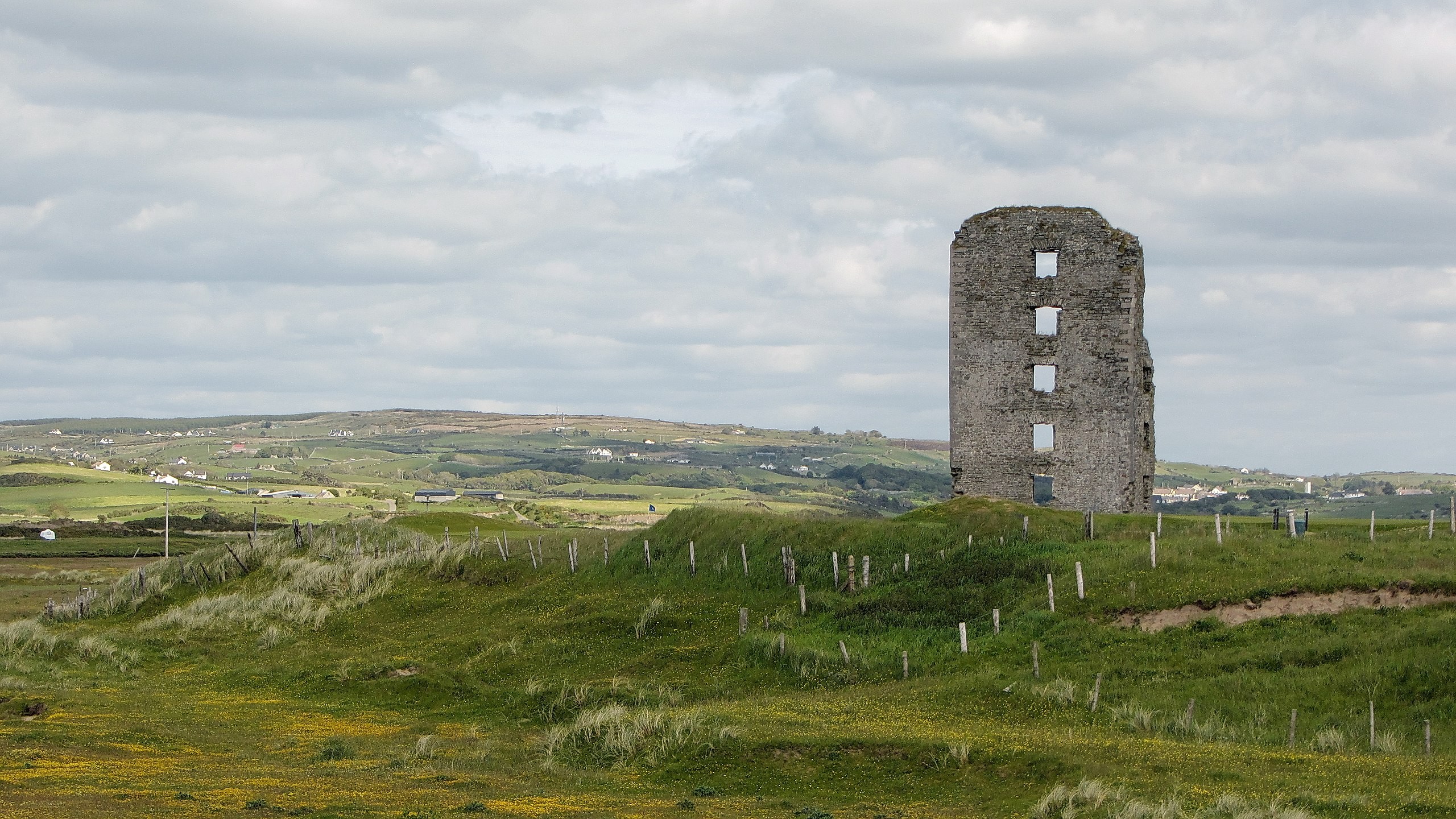 Dough castle - Château en ruines • Guide Irlande.com