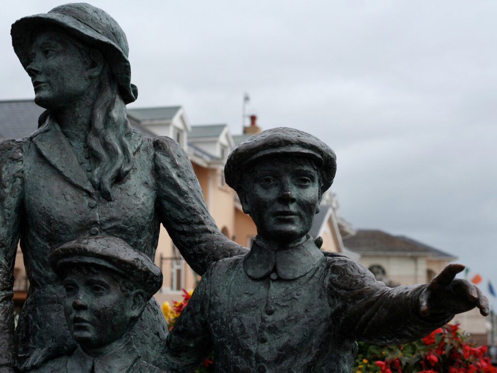 Annie Moore - Symbole de l'émigration • Guide-Irlande.com