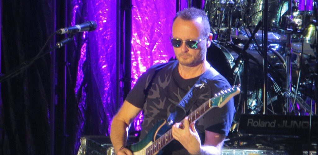 Jim Corr - Membre du groupe The Corrs • Guide-Irlande.com