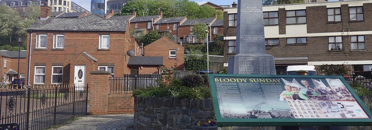Le Bloody Sunday Memorial • Guide-Irlande.com