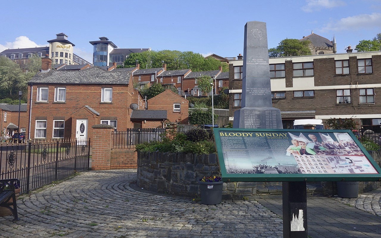 Le Bloody Sunday Memorial • Guide Irlande.com