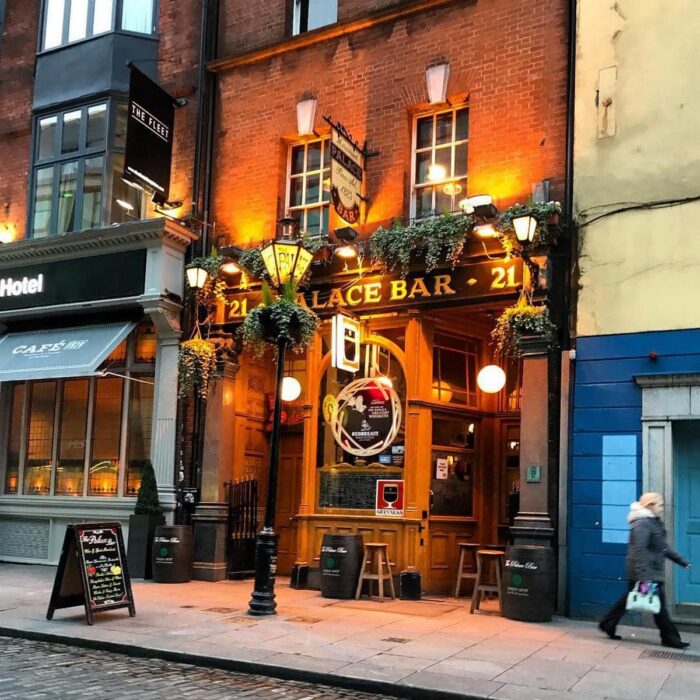 Dublin : l'irish pub "The Palace Bar" célèbre ses 200 ans d'existence ...