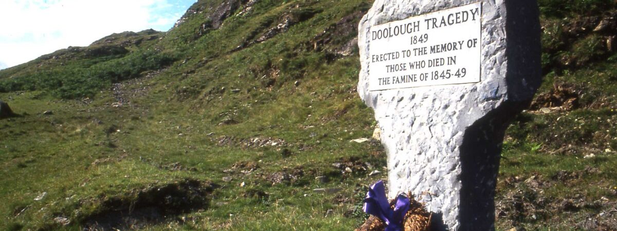 Le Doolough memorial - Comté de Mayo • Guide-Irlande.com