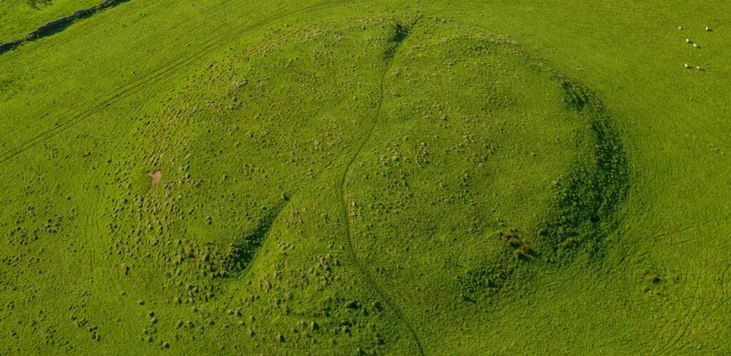 Rathcroghan Mound - Cairn préhistorique • Guide-Irlande.com