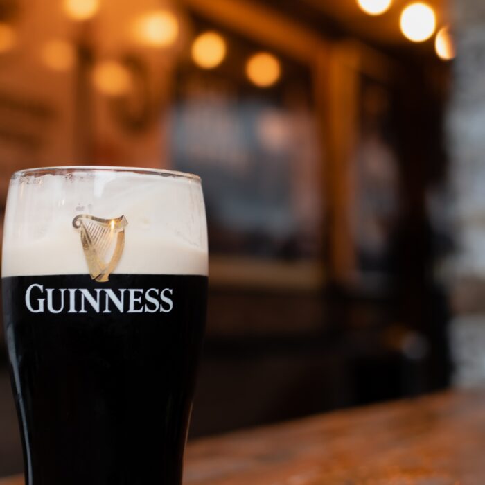 Guinness : en quoi consiste le challenge "Split the G" ? • Guide ...
