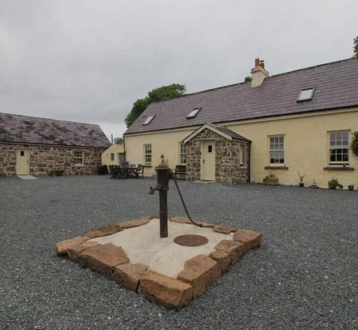 Old Scragg Farm Cottage in the Irish Countryside • Guide-Irlande.com